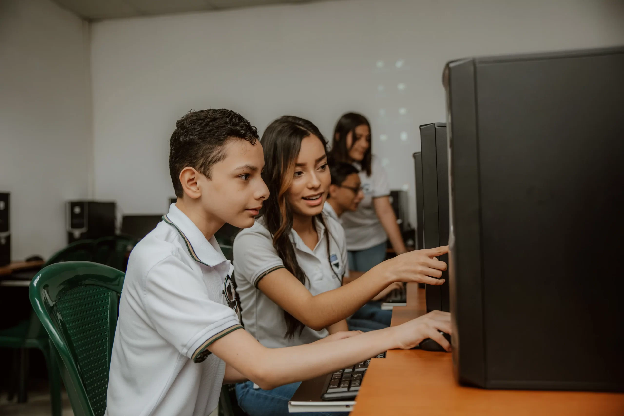 Contáctanos — Bilingüe El Prado